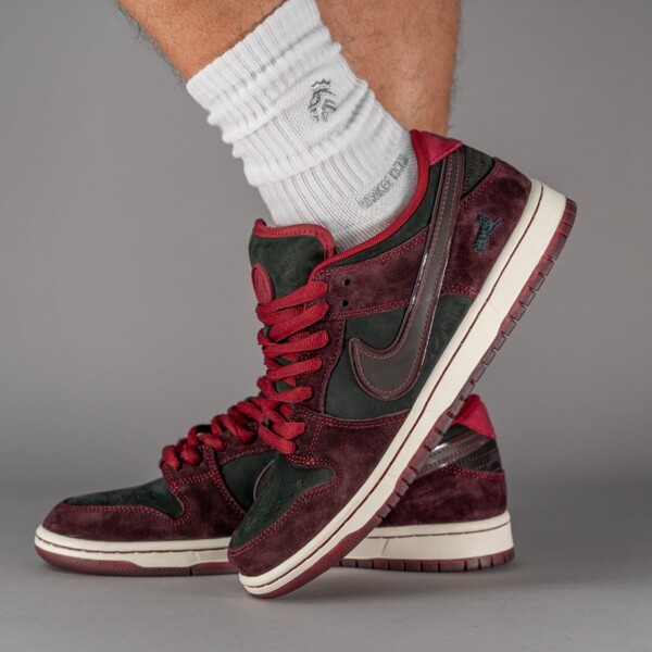 Riot Skateshop x Nike SB Dunk Low | Raffle List